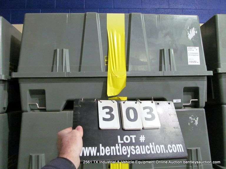 FIBERGLASS POLY MOLDED COVERED SHIPPING CONTAINER MOTOR CRATE, 58" X 38 ...