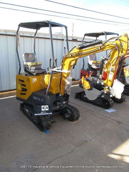 AGT INDUSTRIAL DM12-C MINI EXCAVATOR, S/N DM12C202405N000051, KEY ...