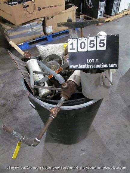 TRASHCAN: ASSORTED LAB MANIFOLDS AND STANDS - Bentley & Associates, LLC