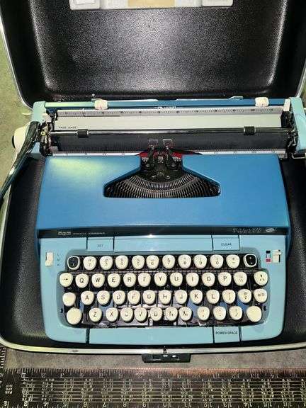 SMITH-CORONA GALAXIE TWELVE BLUE TYPEWRITER W/ HARD PLASTIC CASE ...