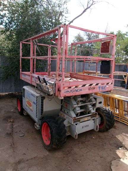 SKYJACK SJ6826RT ROUGH TERRAIN SCISSOR LIFT 4WD SYSTEM - Bentley ...