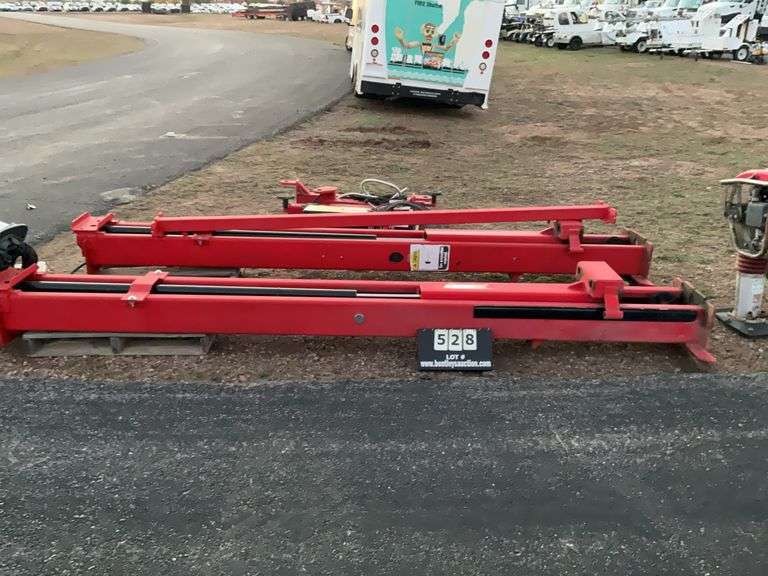 FORWARD MANUFACTURING DP97 AUTOMOTIVE LIFT - Bentley & Associates, LLC