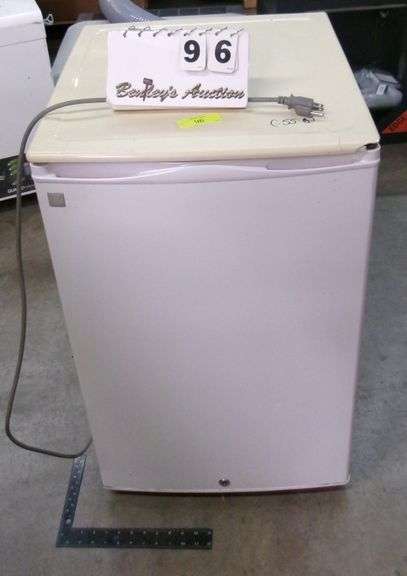 GENERAL ELECTRIC MINI-FRIDGE, MODEL SMR04DAMAWW - Bentley & Associates, LLC