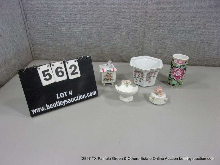 LOT: PORCELAIN - (1) LEFTON SHELL DISH, (1) LEFTON ROSE TRINKET BOX, (1 ...