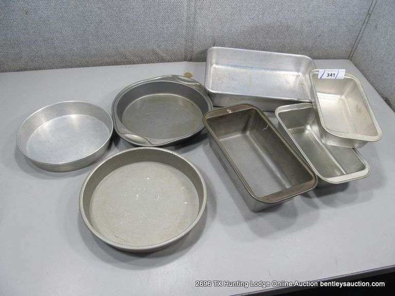 LOT: 6 BAKING PANS - Bentley & Associates, LLC