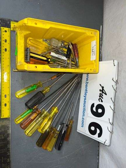 BIN: ASSORTED SCREWDRIVERS - CONTENTS ONLY - Bentley & Associates, LLC