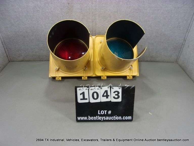 PEEK TRAFFIC SIGNAL RED/GREEN, LED AC - Bentley & Associates, LLC