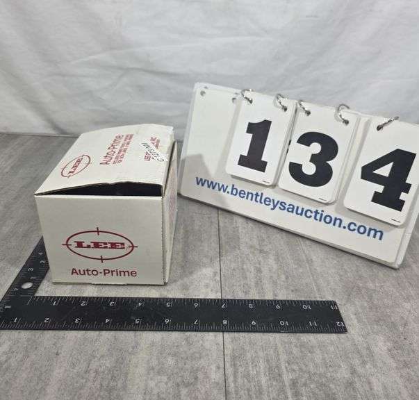 BOX: LEE AUTO PRIME & PRIMER TRAYS - Bentley & Associates, LLC