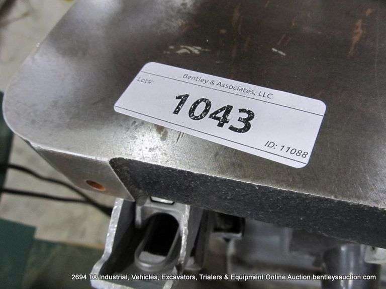 DELTA BAND SAW CAT# 28-27S, S/N: 97A99164 - GREY - Bentley & Associates ...