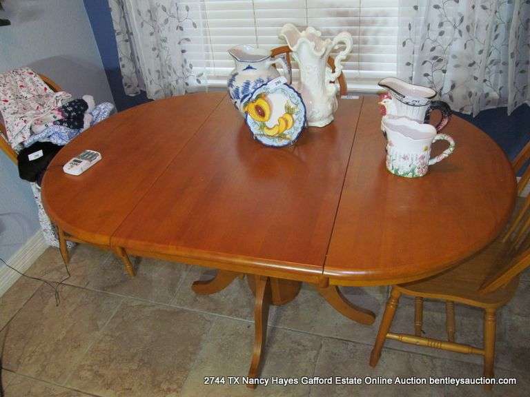LIGHT STAINED WALNUT SMALL ROUND DINETTE TABLE W/ 1 LEAF - Bentley ...