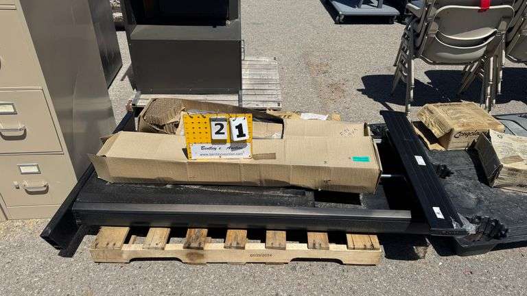 CHIEF XPA1UB MOBILE AV CART ON PALLET, 1 BAG OF GROUT - Bentley ...