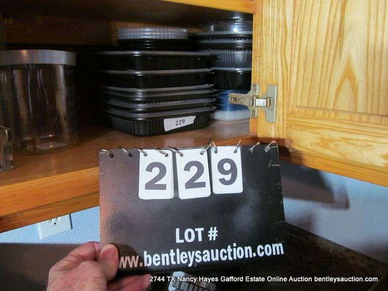 LOT: ASSORTED POLY FOOD STORAGE CONTAINERS - Bentley & Associates, LLC