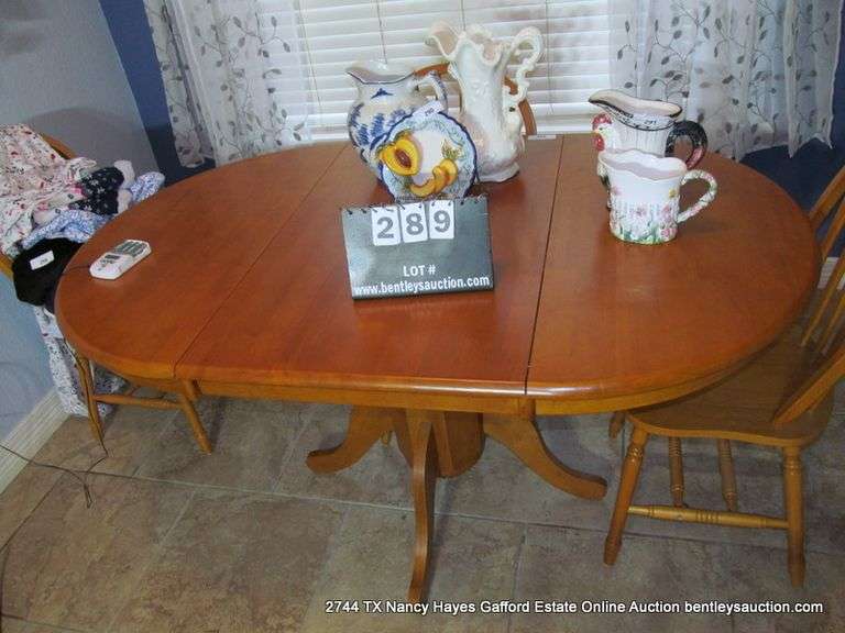 LIGHT STAINED WALNUT SMALL ROUND DINETTE TABLE W/ 1 LEAF - Bentley ...