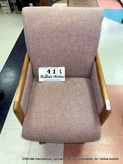 CASTERED OFFICE CHAIR - Bentley & Associates, LLC