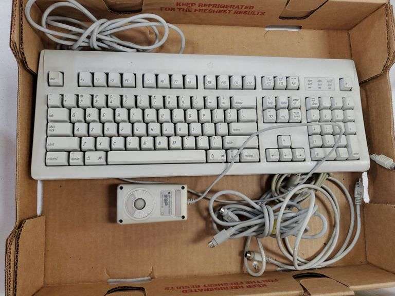 Apple Desktop Bus Mouse family number g5431... Apple Design keyboard ...