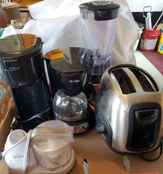 Toastmaster two slice toaster... Hamilton Beach 10 speed blender... Mr ...