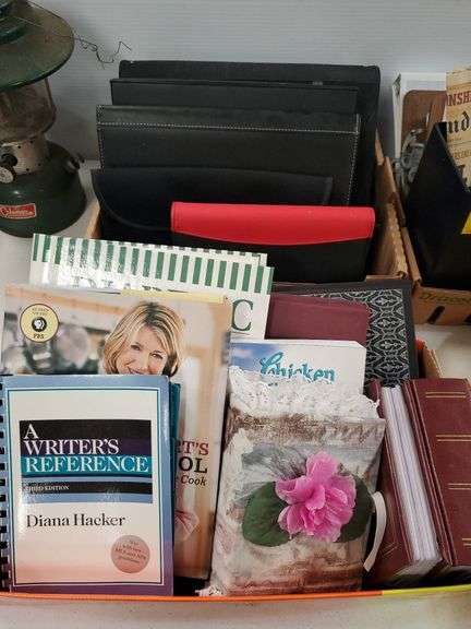 Lot books and binders - Bid-Assets Online Auctions