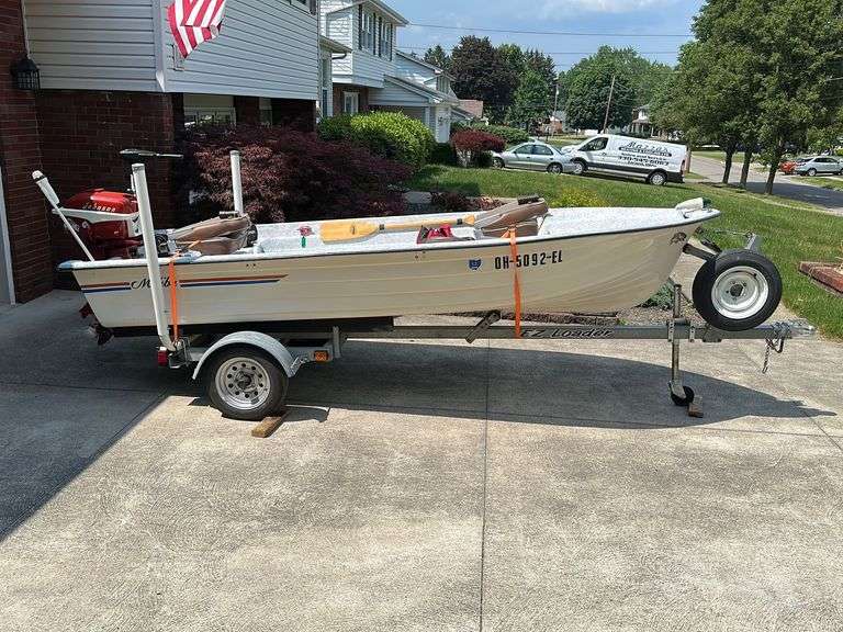 12' Malibu fiberglass fishing boat with Minn Kota trolling motor with ...
