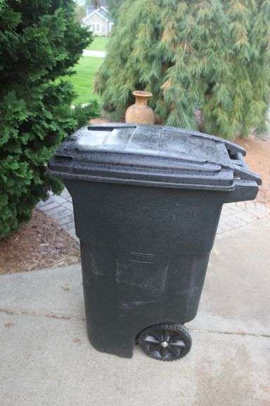 64 gallon Totes trash bin#3 - Bid-Assets Online Auctions
