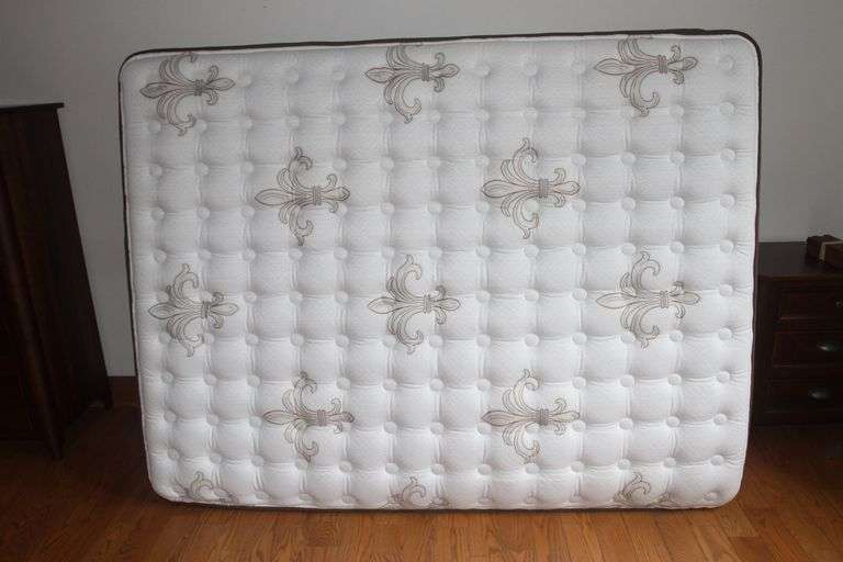 Queen-sized Stearns and Foster Signature Mattress and box springs. The ...