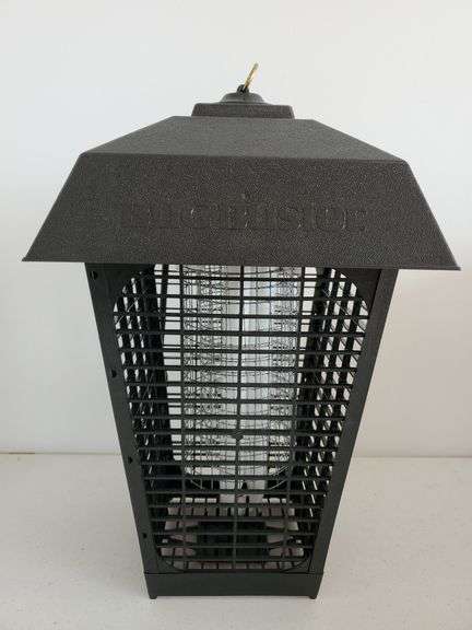 Bug Buster electric bug killer, 5000 volts with original box. Looks on ...