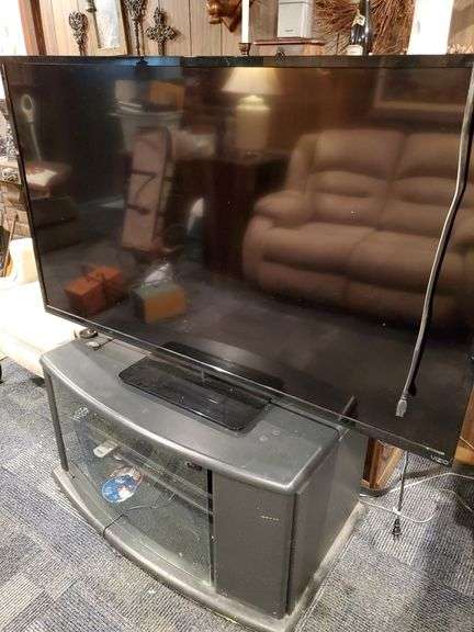 Vizio 62 inch flat screen TV with no remote. Model number E601i-A3 ...
