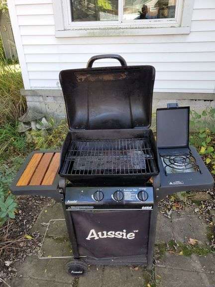 Aussie Bushman Elite mini gas grill with side burner and cover. No fuel ...