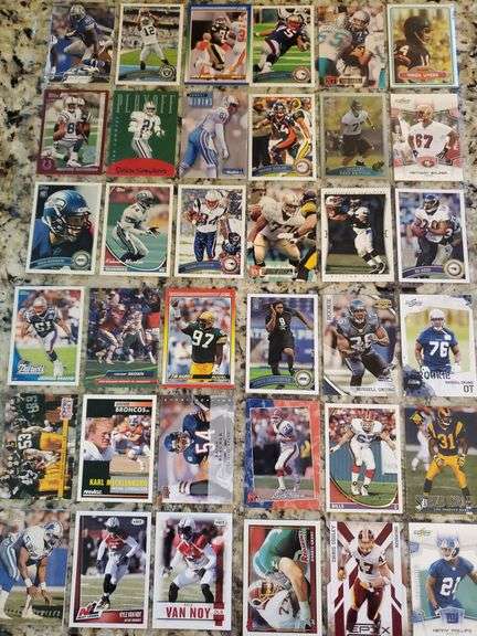 Group of 36 Topps, Score, NFL football cards including rookie, Chrome ...