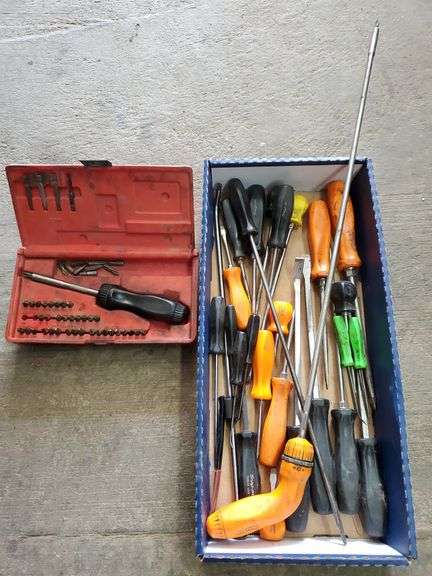 Assorted screwdrivers and bit set, some Snap On - Bid-Assets Online Auctions