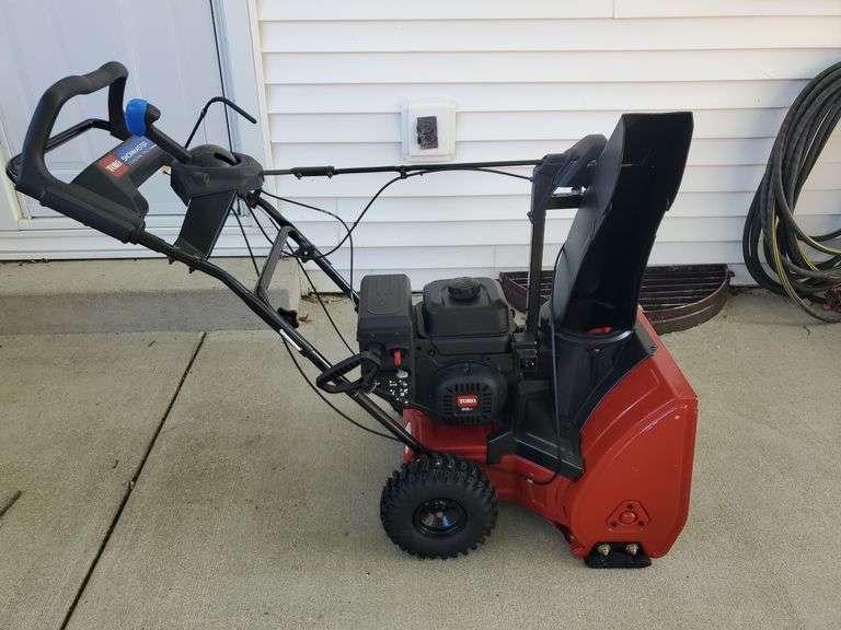 Toro 212cc Snowmaster 724 QXE Self Propelled Snowblower - Bid-Assets ...