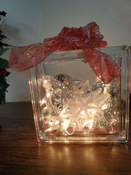 Lighted Glass Block Christmas Decoration - Bid-Assets Online Auctions