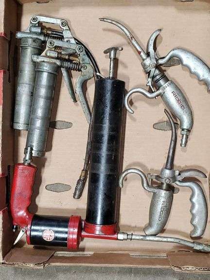 Mac Tools grease gun and other manufacturers, (2) Ridgid oilers. - Bid ...