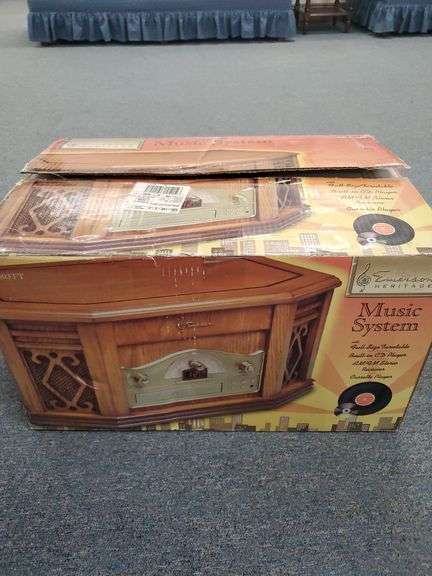 Emerson Heritage Music System Including Record Player, AM/FM Stereo ...