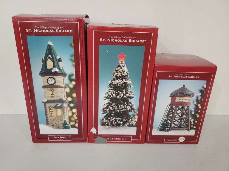 St. Nicholas Square O' Christmas Tree, Water Tower, and Illuminated ...