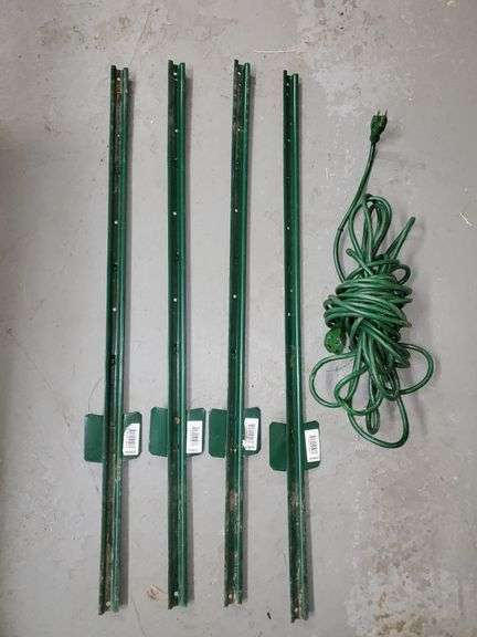 (4) Everbilt medium duty 3 ft t-posts, 25 ft outdoor extension cord ...
