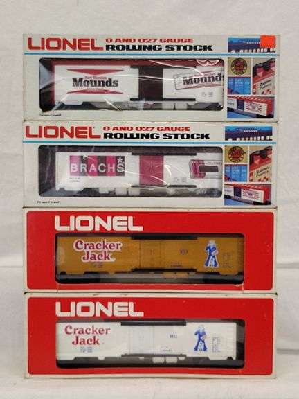(4) assorted Lionel billboard reefers including 6-9886 Mounds candy bar ...