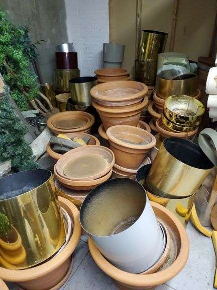 Rose basement: Italian made terracotta pots in 24-in diameter ...