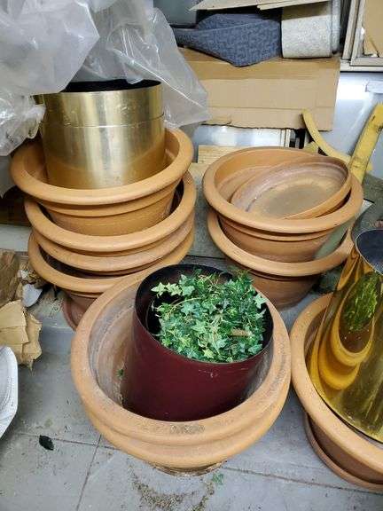 Rose basement: Italian made terracotta pots in 24-in diameter ...