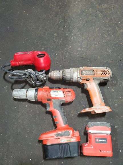 Troy-Bilt jump starter engine starter model 49M2027P966 Powers on and ...