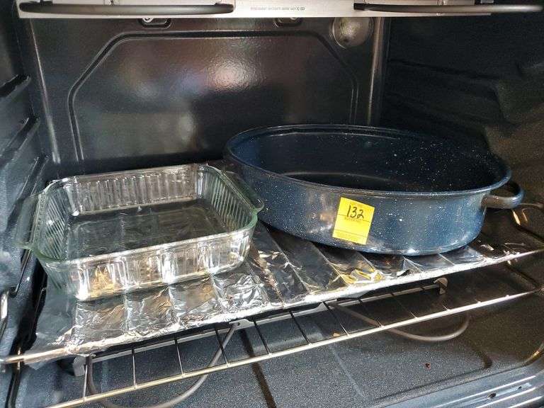 Enamel roaster, Pyrex dish - Bid-Assets Online Auctions