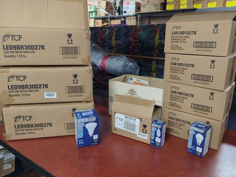Cases of dimmable light bulbs including 65 w, 40 w, 60 w in different ...