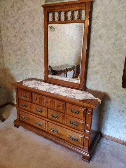 3 piece spindle Sumter Cabinet Company twin bed bedroom set with ...