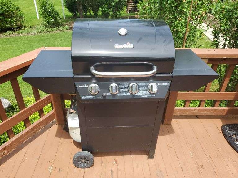 Clean Char-Broil Advantage Propane Grill - Bid-Assets Online Auctions