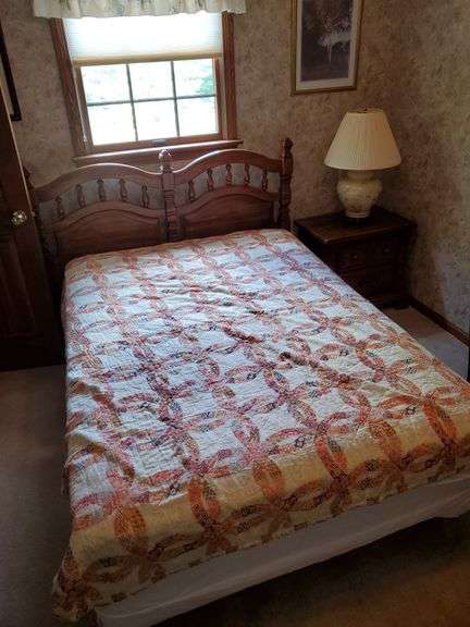 3 piece spindle Sumter Cabinet Company twin bed bedroom set with ...