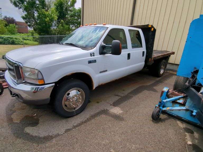 2004 Ford F550 XLT super duty with flatbed. Has been parked for 2 years ...