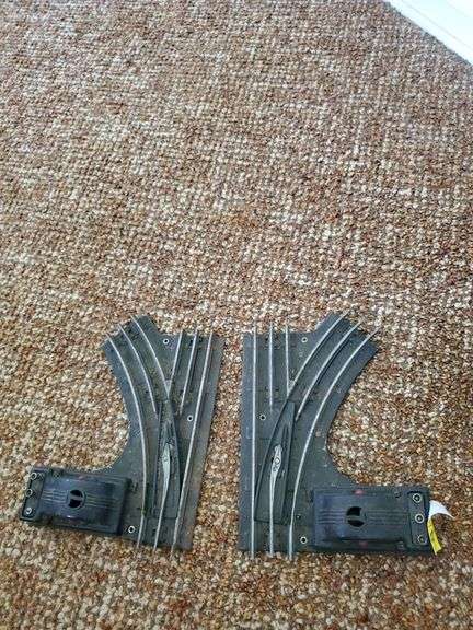 Assorted Lionel train accessories including railroad crossing light ...