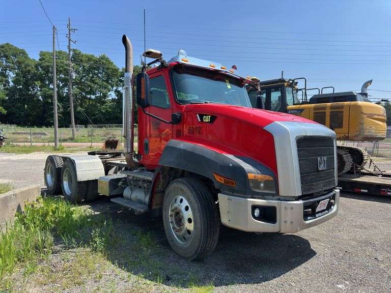 2012 Caterpillar CT-660 VIN: 1HSJGTKR4CJ672730, tandem axel tractor ...
