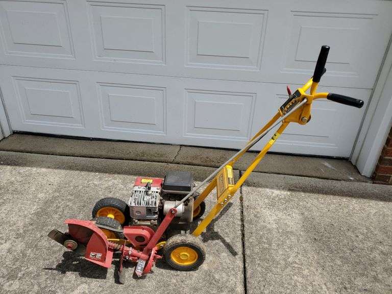 McClane edger model 801-3.5 IC with Briggs & Stratton 3 and 1/2 ...