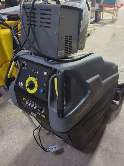Karcher Windsor professional floor scrubbing machine with charger ...