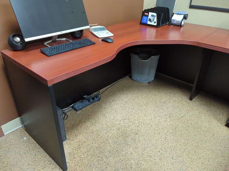 Owner executive surround desk system including 36x72 return with ...